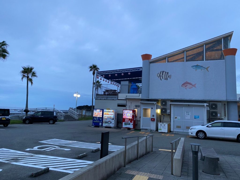 【和歌山県白浜町】『ベアーズロック・道の駅 志原海岸』の海釣りガイド（釣れる魚・駐車場・トイレ）｜和歌山釣りwalker